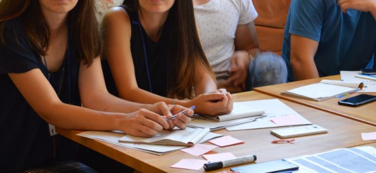 Fazat e pubertetit tek djemtë dhe vajzat | Jo Tabu